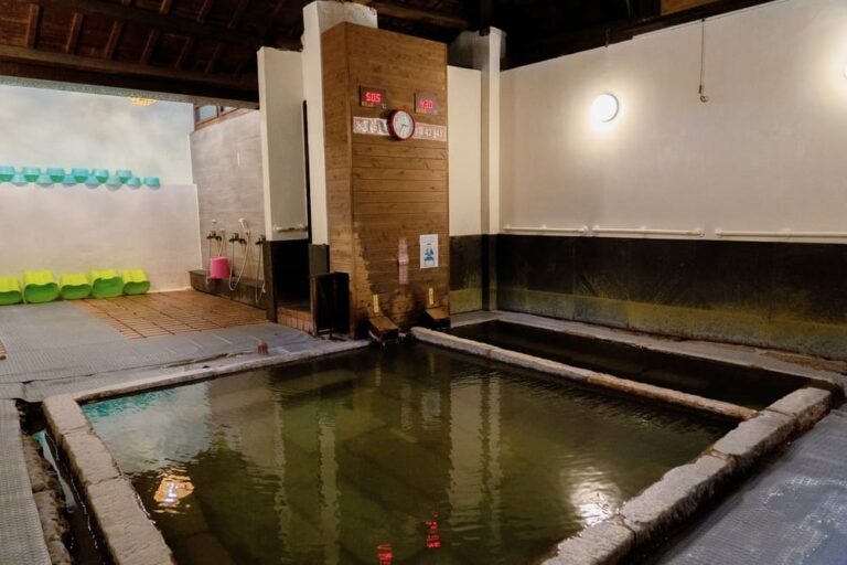 台北から日帰りOK！昭和天皇も訪れた、北投で最も歴史がある温泉「瀧乃湯温泉」 | 100以上のローカル観光地やツアー情報掲載中 | 台湾プラス